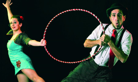 Biblioteca del Congreso de la Nación - Los Macarlo: Humor, circo y danza